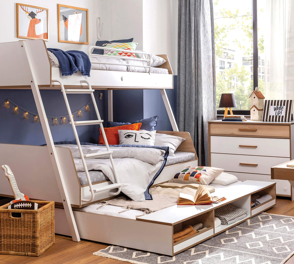 Modera Large Bunk Bed (90x200-120x200 Cm) +Pull-out Bed With Partition